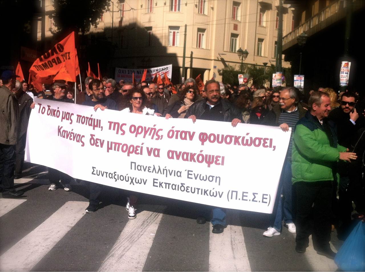 Η αλήθεια για την Ελλάδα σε μία στάση λεωφορείου στο Λονδίνο - ΣΥΛΛΟΓΟΣ ...